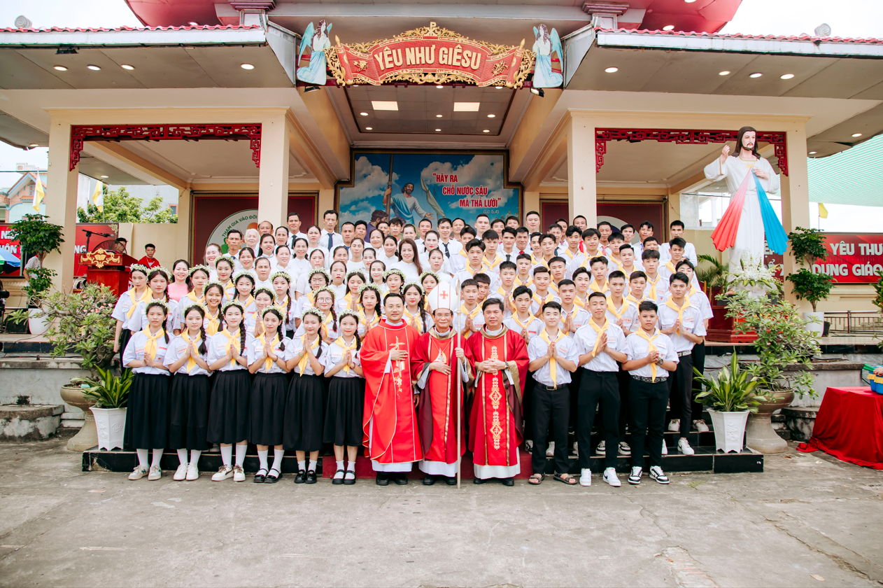 Giáo Xứ Ba Làng: Đức Cha Giuse Cử Hành Thánh Lễ Bế Mạc Tuần Chầu Và Ban Bí Tích Thêm Sức | Giáo ...